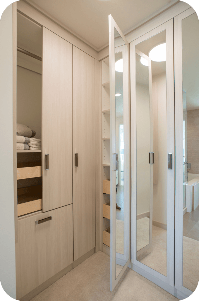 Mirrored Wardrobes: Elevating Bedroom Aesthetics and Functionality with ...
